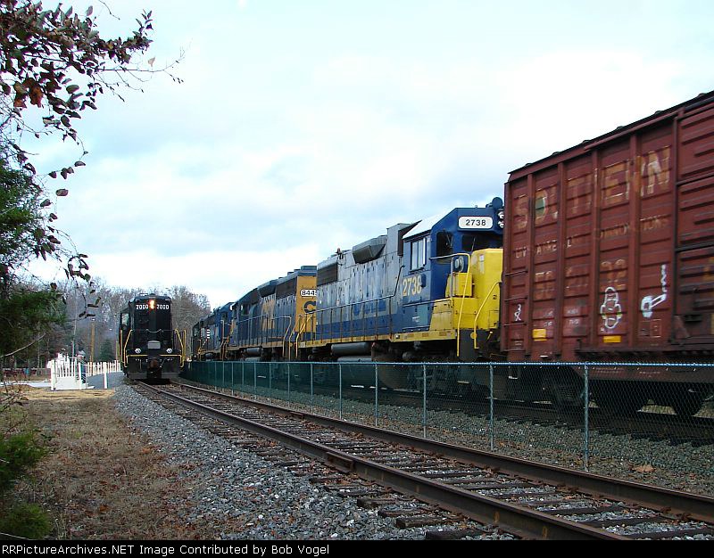 CSX 2738 and PRR 7000